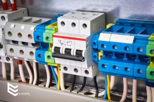 What is Three-Phase electricity? uses, Pros and Cons